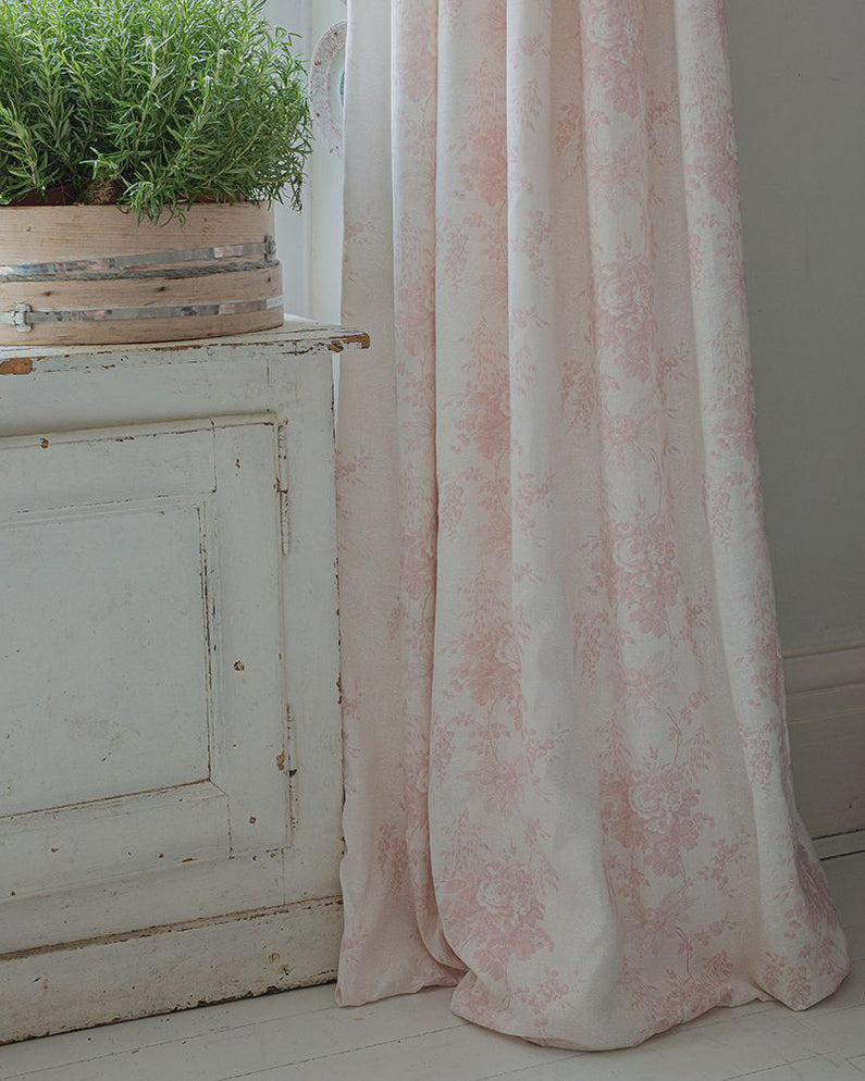 Charlotte Rose on White Linen | Cabbages & Roses– cabbagesandroses